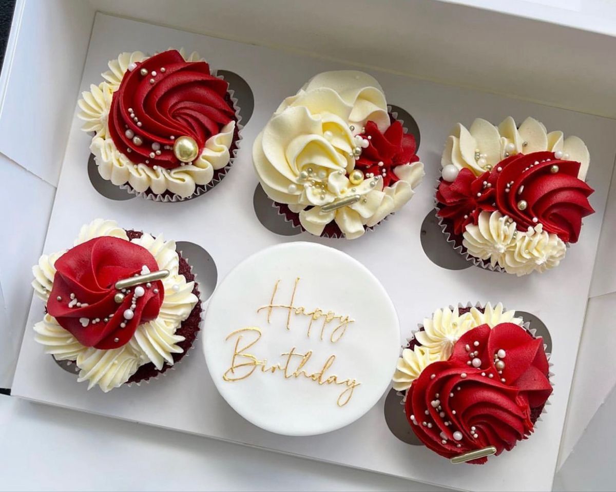 Whipped cream Cupcakes - SUPER FAST CAKES! 💨